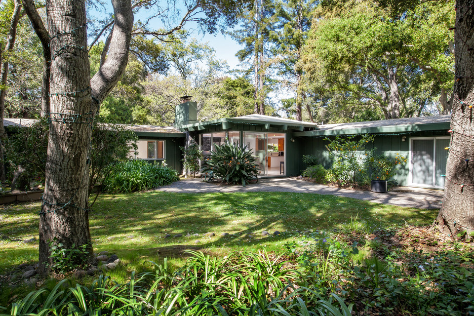 41 Stonegate Road | Kavanaugh Real Estate Group